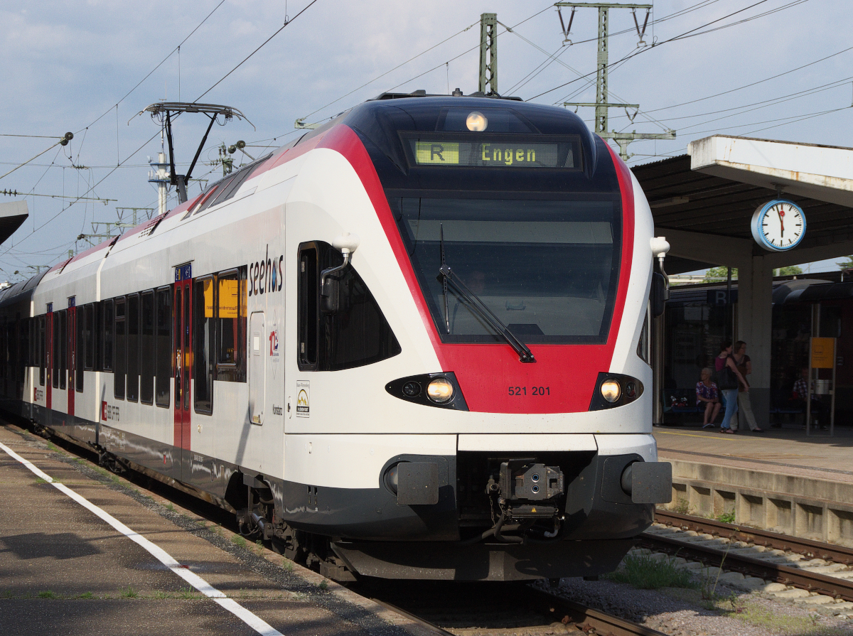Der Seehas verkehrt zwischen Engen (Schwarzwaldbahn) und Konstanz (Hochrheinbahn) fast wie eine ...