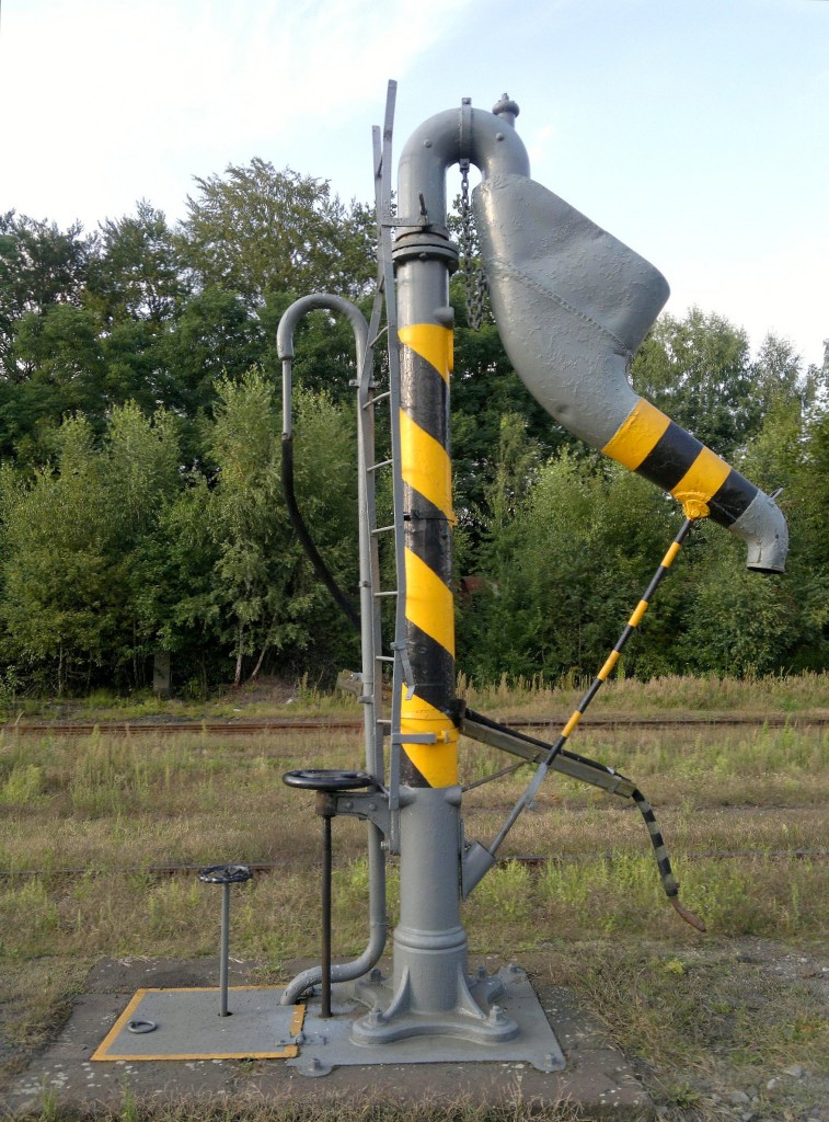 Der Wasserkrane Bauart Spitzner. Österreich-Ungarn 1915 in Bahnhof Luzna u Rakovnika am 2011:09: ...