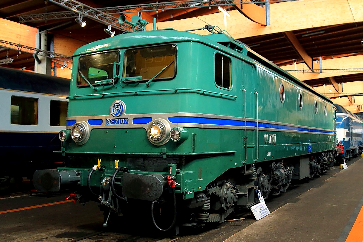 Die in der Cite du train ausgestellte CC-7107 der SNCF stellte am 28.03.1955 mit einer ...