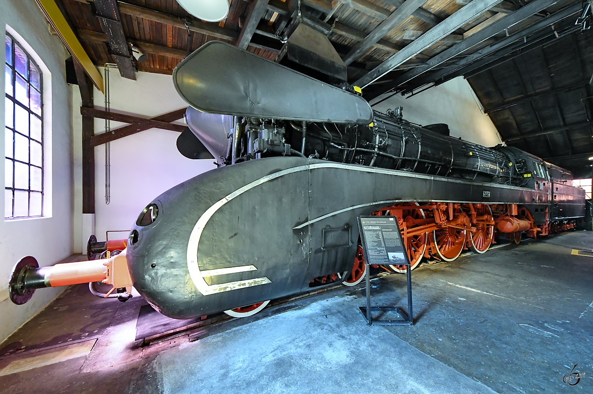The German steam locomotive BR 10 001 at the station of Hamburg-Harburg, 22 March 1958 : r/TrainPorn