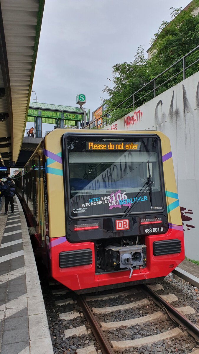 Die (vorerst?) erst am 18.09.2023 komplettierte neue S-Bahn-Flotte der Baureihe 483/484 begann ...