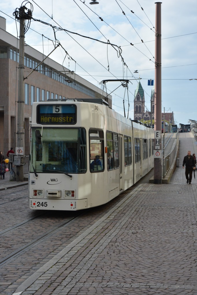 Diese Duewag - GT8Z mit der Nummer "245" fährt am 18.10.2015 auf der Linie 5. - Bahnbilder.de