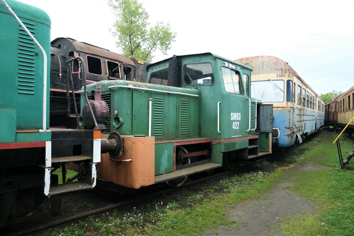 Dieselmechanisch ist die SM03 422, ebenfalls hergestellt von Fablok, fotografiert am 13.05.2023 ...