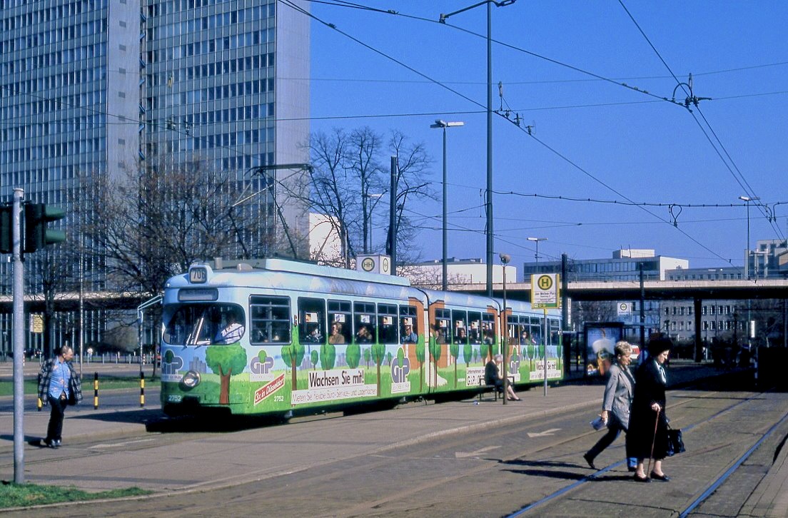 Düsseldorf 2752, Jan Wellem Platz, 13.03.1991. - Bahnbilder.de