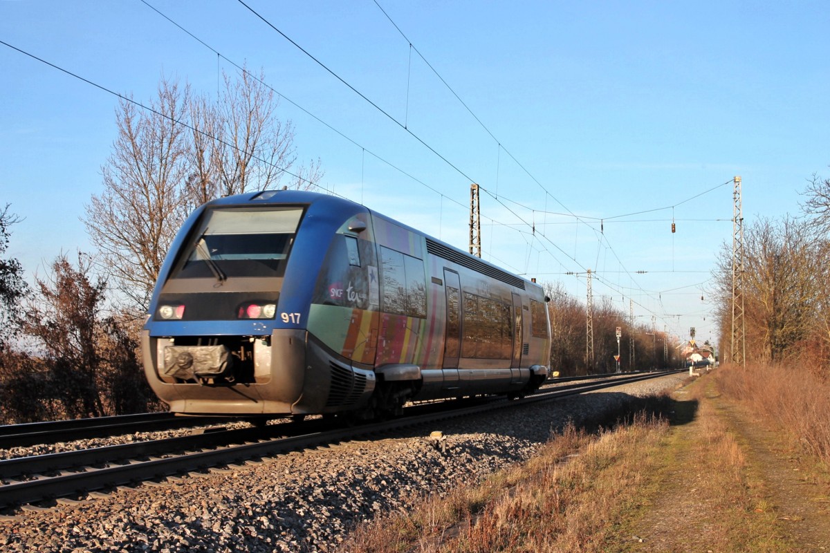 Durchfahrt von SNCF X73917 am 23.12.2013 als RE/IRE 87489 (Mulhouse-Ville - Freiburg (Brsg) Hbf ...