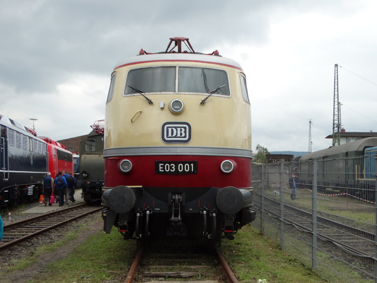 E03 001 am 18.06.16 im DB Museum Koblenz - Bahnbilder.de