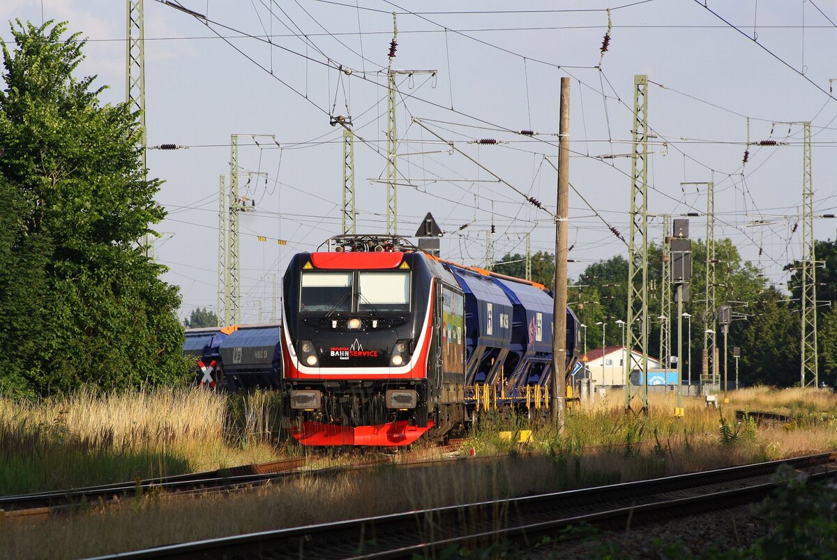 187 508-7 gesehen mit einem Containerzug bei Reilos am 26.08.2025. - Bahnbilder.de