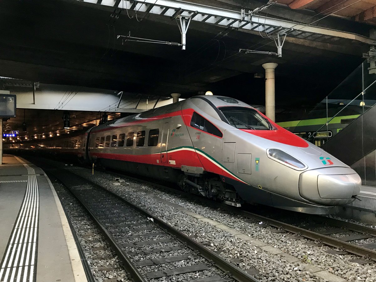 EC 50 von Milano nach Basel mit einem Trenitalia ETR 610, am 21.12.17 in Bern - Bahnbilder.de