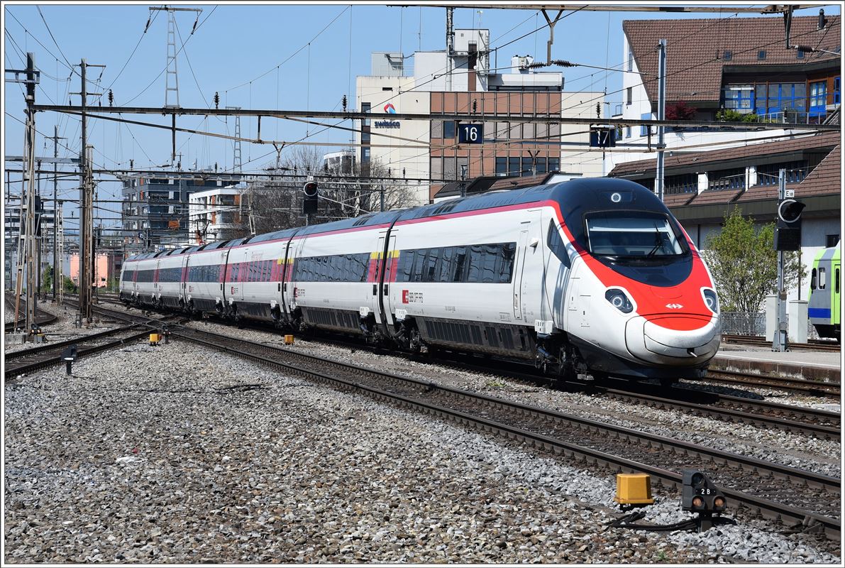 EC57 mit RABe 503 nach Milano C. in Thun. (22.04.2017) - Bahnbilder.de