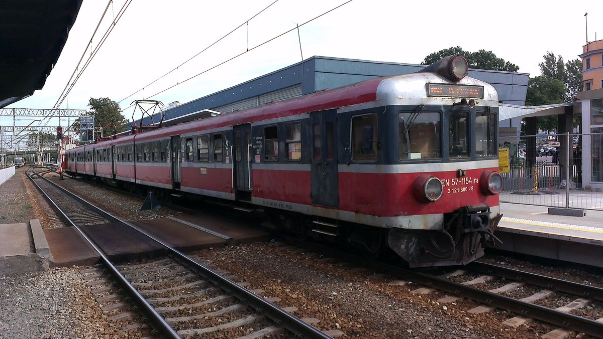 EN57-1154 in Bahnhof Zielona Gora, 15.09.2019 - Bahnbilder.de