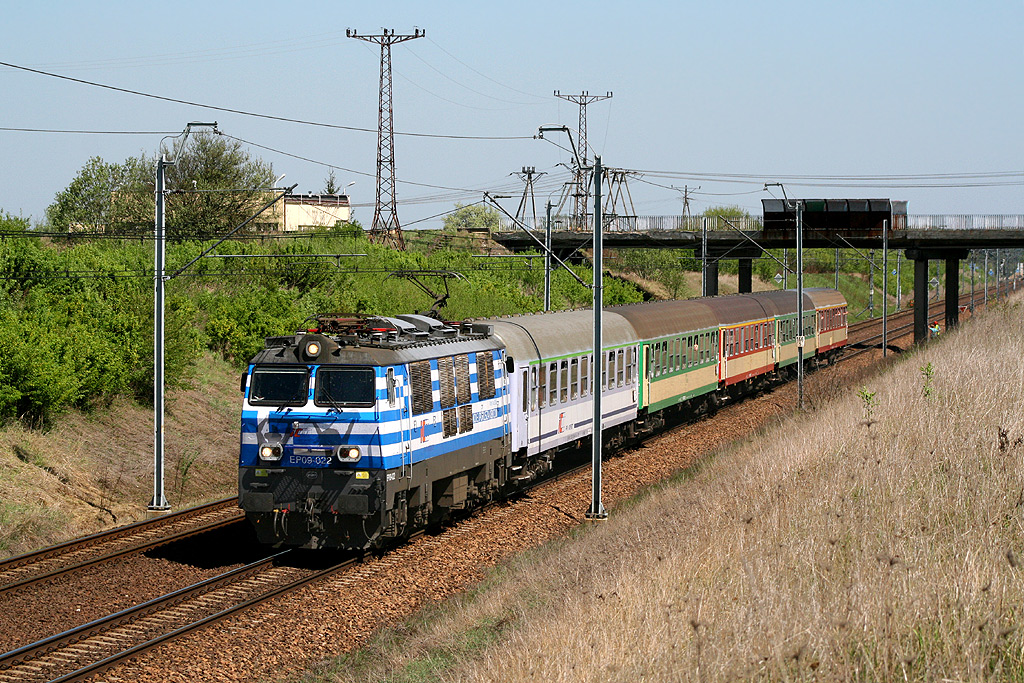 EP09-022 (Special livery EURO 2012) TLK 13105 "Janusz Korczak" Warszawa Wsch - Bahnbilder.de