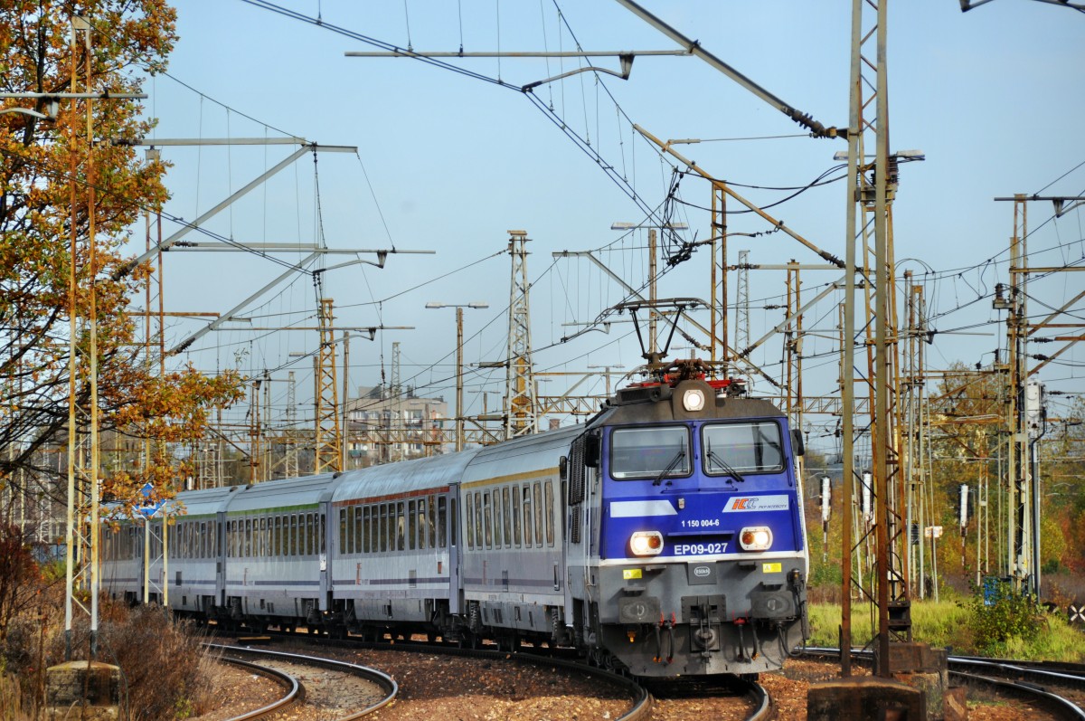 EP09 027 bei der durchfahrt durch Katowice-Ligota mit einem TLK Richtung Süden (27.10.13 ...