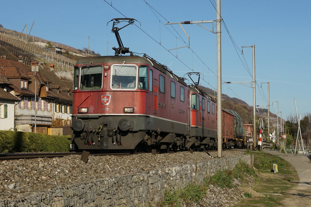Es stehen noch SBB Lokomotiven im Einsatz ohne die grossen Nummern auf den Stirnfronten ...