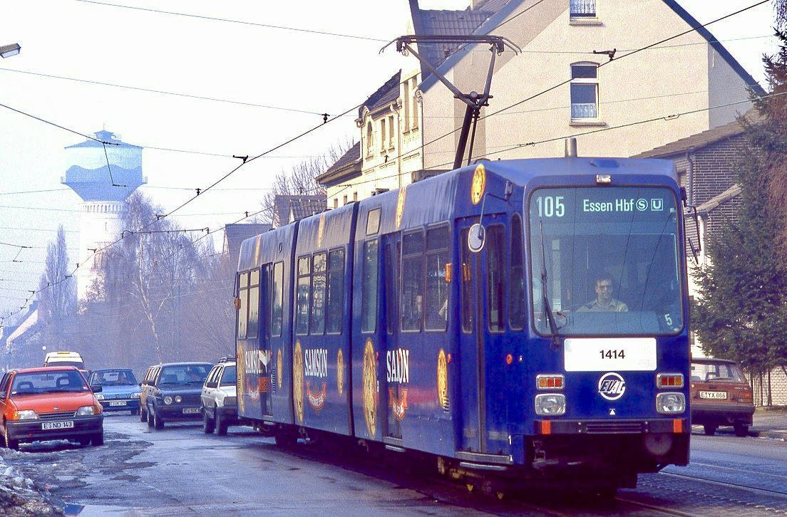 Düwag GT4 "Schüttelrutsche" 705 als Sonderfahrt an der Overwegstraße in Gelsenkirchen ...