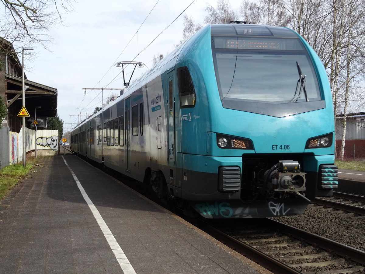 ET 4.06 der Eurobahn fährt als RB 61 nach Hengelo in den Bahnhof Schüttdorf ein - Bahnbilder.de