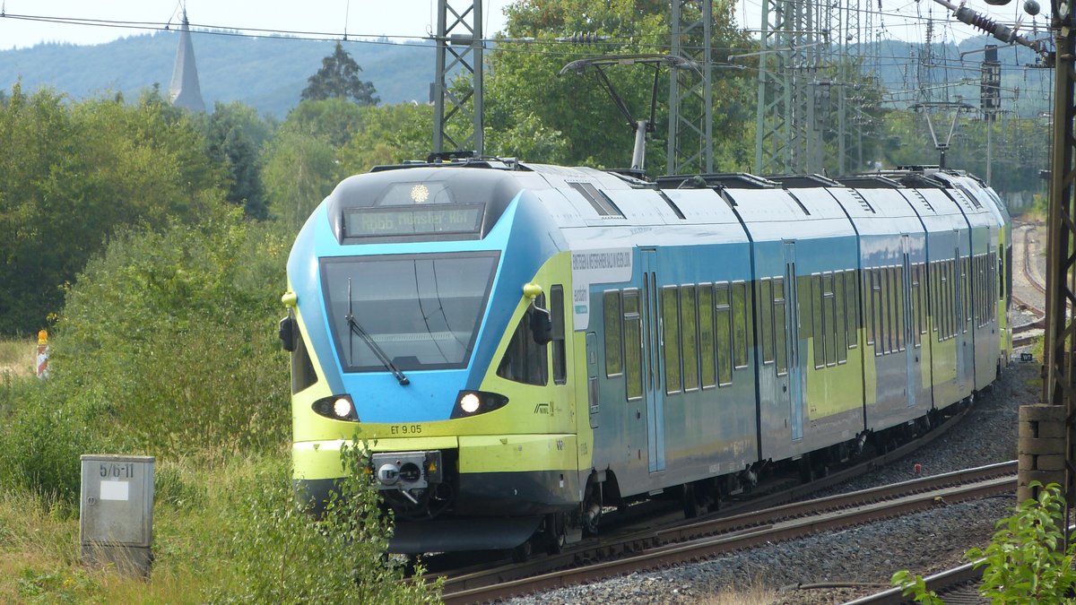 ET 9.01 der Eurobahn als RB 66 nach Münster (Westf) Hbf bei der Ausfahrt aus Lengerich ...