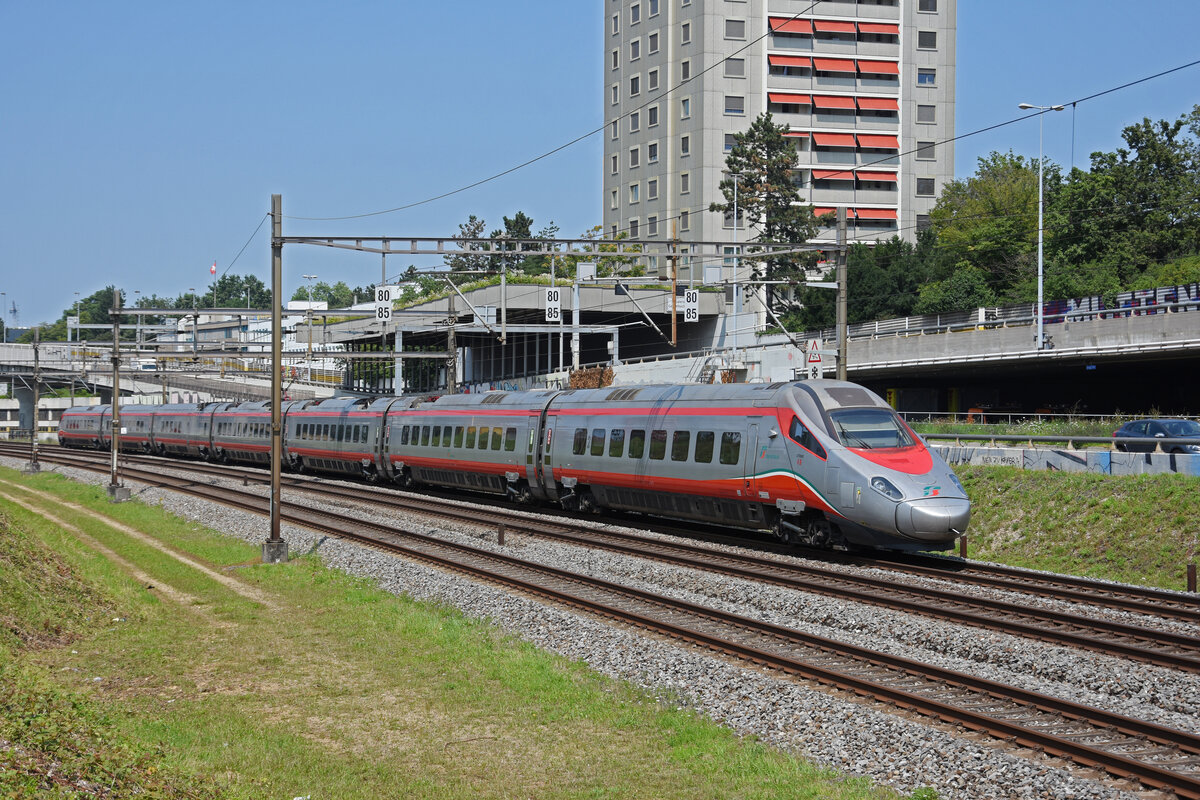 ETR 610 Trenitalia Nr. 4 fährt Richtung Bahnhof Muttenz - Bahnbilder.de