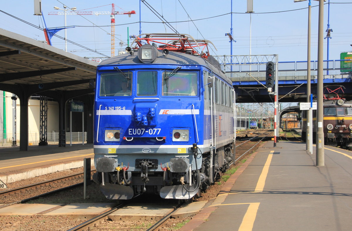 EU07 077 beim Rangieren in Poznań Główny am 24.07.2015. - Bahnbilder.de