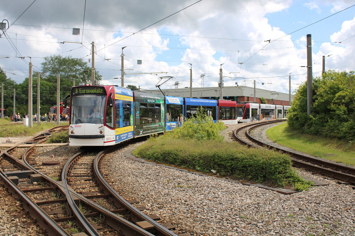 VAG Freiburg Siemens Combino Advanced Wagen 281 am 10.07.23 in Freiburg ...