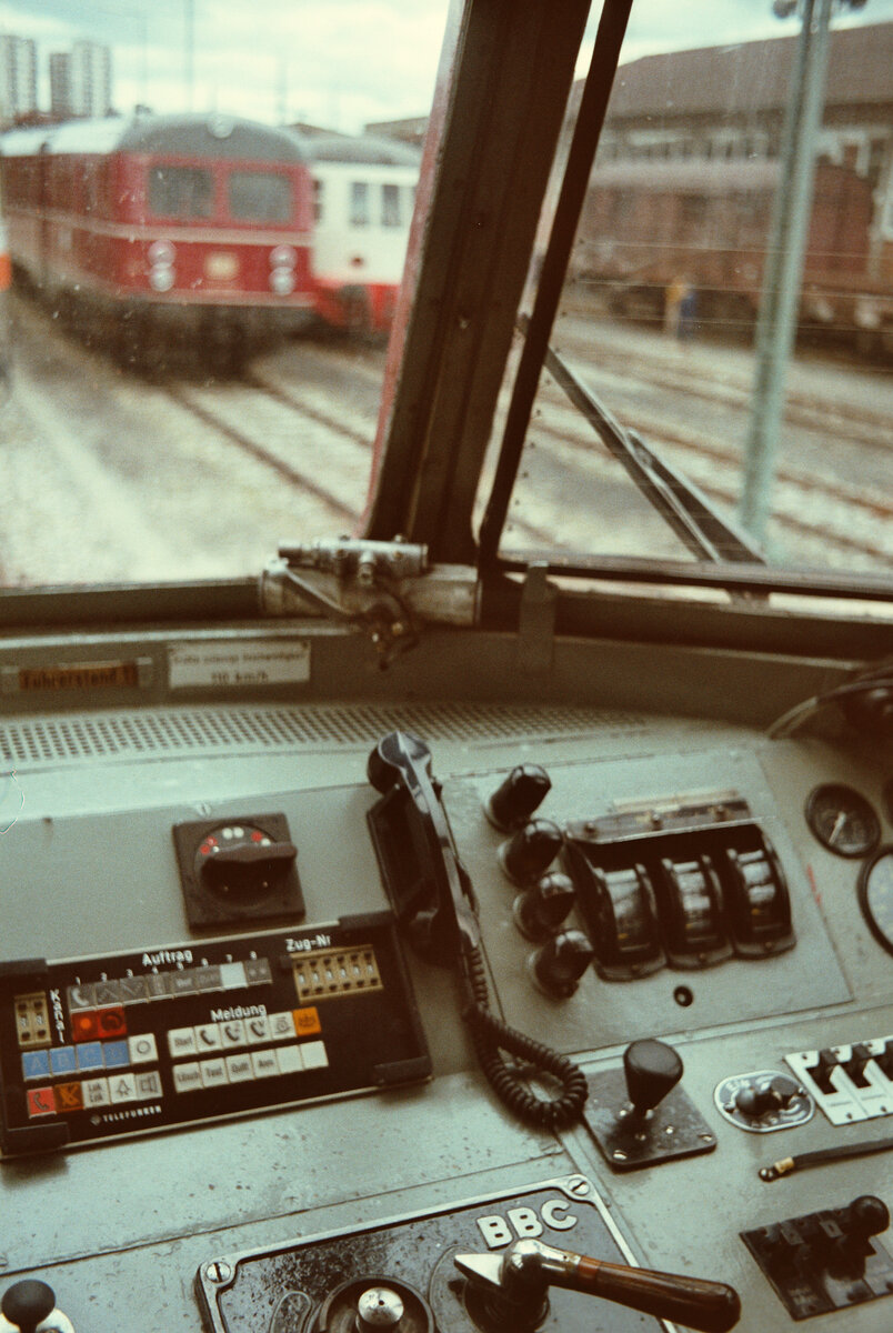 Fahrerplatz eines ET 56 (DB-Baureihe 456) bei einer Feier des BDEF auf ...