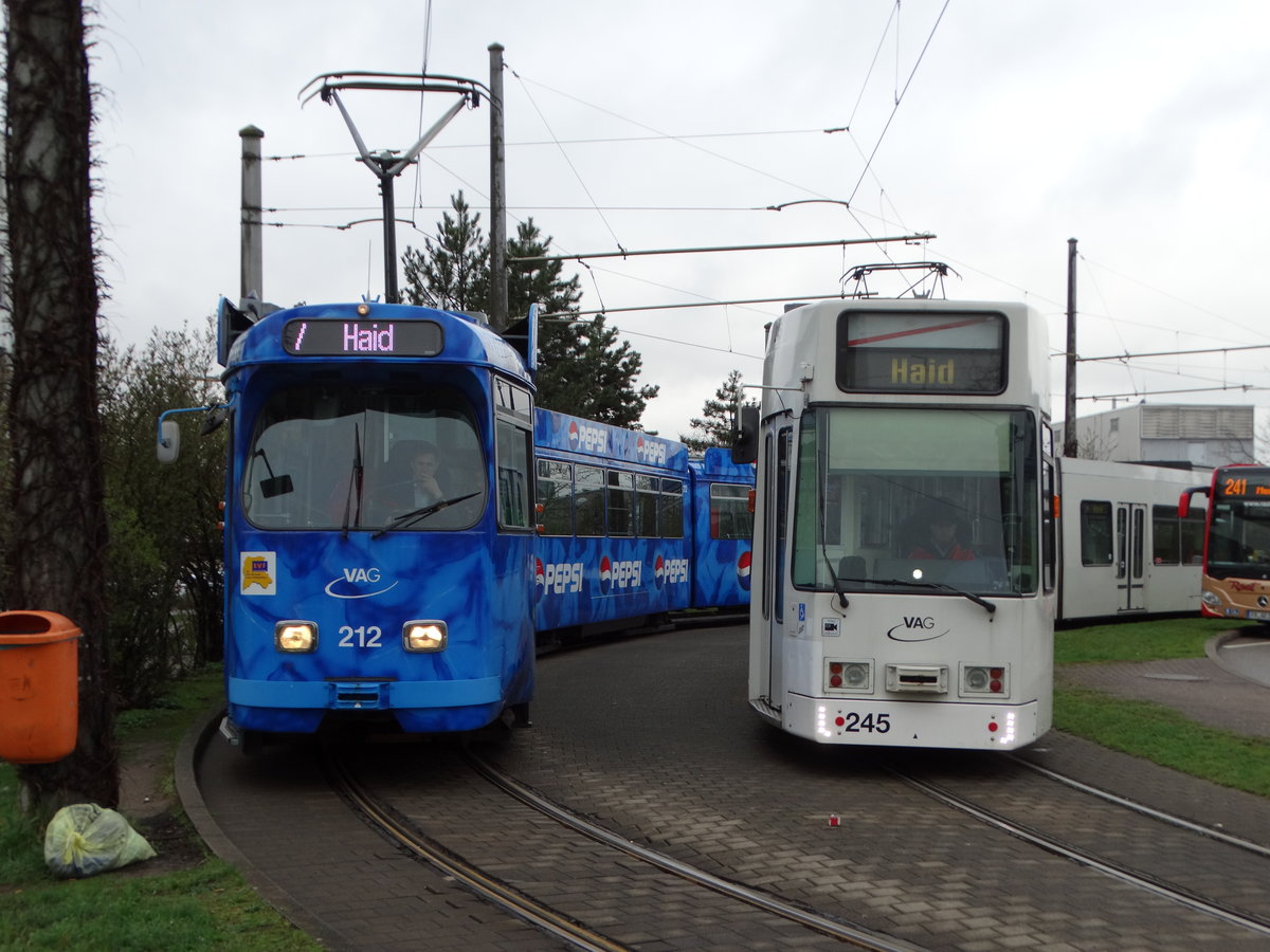 Freiburger VAG Düwag GT8K Wagen 212 mit Pepsi Vollwerbung und GT8Z 245 am 22.03.17 in Haid als ...