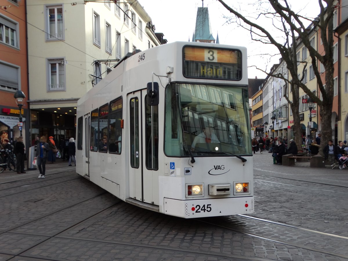 Freiburger VAG Düwag GT8Z 245 am 20.03.17 in der Innenstadt - Bahnbilder.de