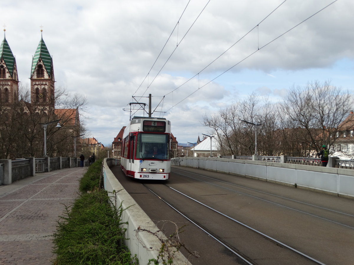 Freiburger VAG Düwag GT8Z 263 am 20.03.17 am Hauptbahnhof - Bahnbilder.de