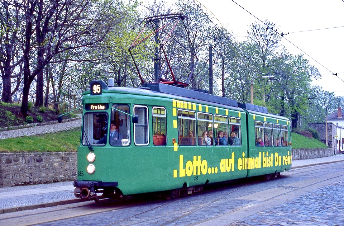 Halle 885, Merseburg Hölle, 21.04.1995. - Bahnbilder.de