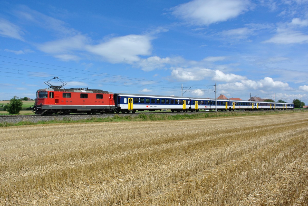 Heute verkehrte ein reiner EWI 2. Klass Pendel als Militärextrazug nach Bure - Bahnbilder.de