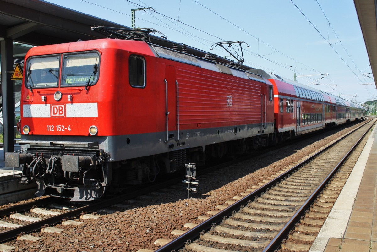 Hier 112 152-4 mit einem RE1 (RE4310) "Hanse-Express" von Rostock Hbf - Bahnbilder.de