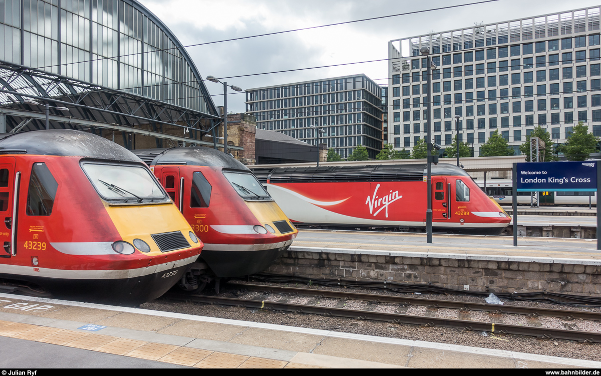 HST-Paradies London King's Cross? Gleich drei Virgin Trains East Coast HST mit den Triebköpfen ...