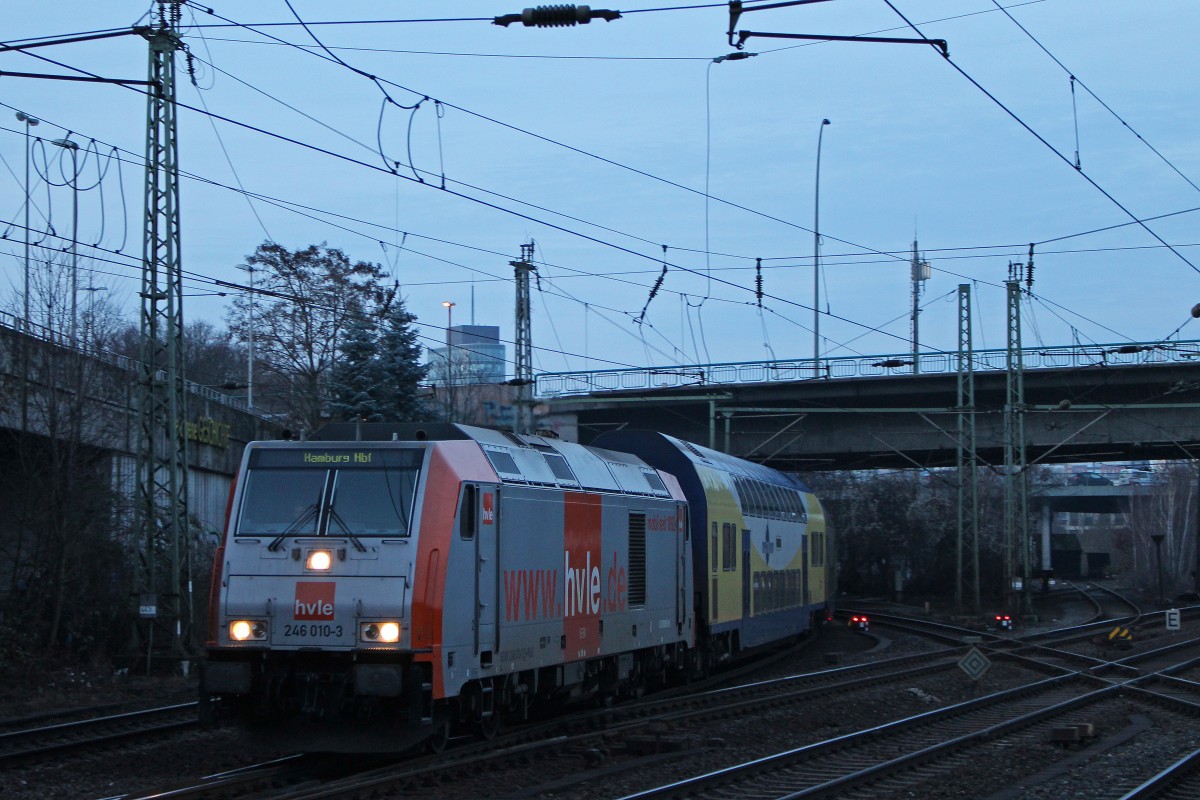 HVLE 246 010 am 17.1.14 mit einem Metronom bei der Einfahrt in Hamburg-Harburg - Bahnbilder.de