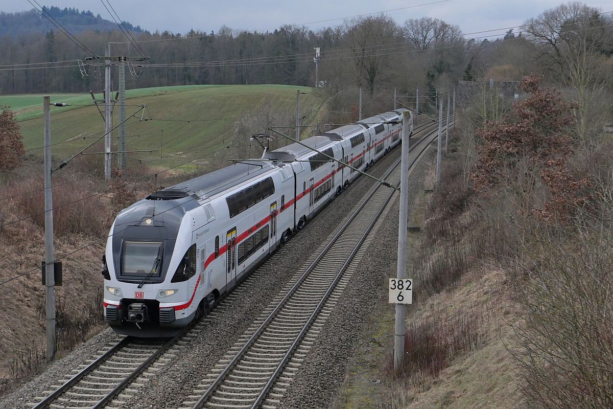 IC 488 von Zürich HB nach Stuttgart am 28.01.2023 kurz vor der Einfahrt in den Bahnhof von ...