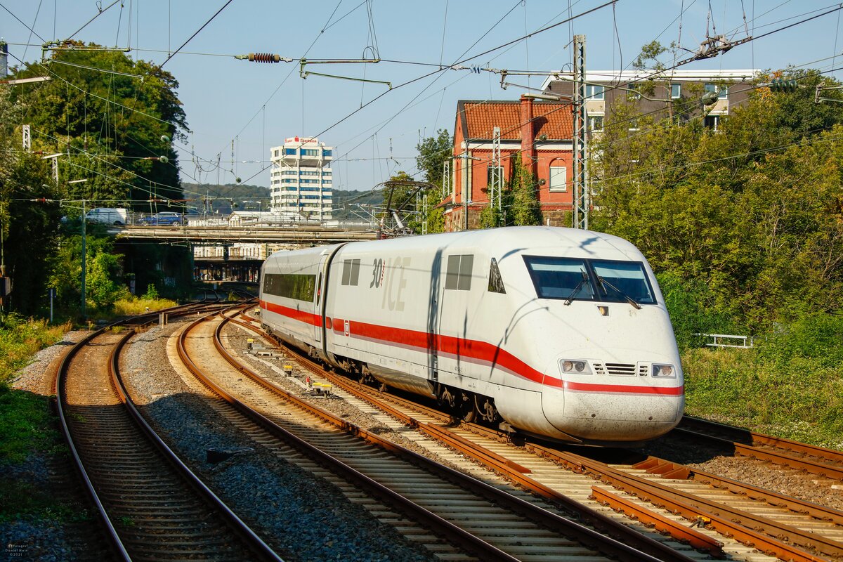 ICE789 von Hamburg-Altona auf der Fahrt nach München Hbf, überquert ...