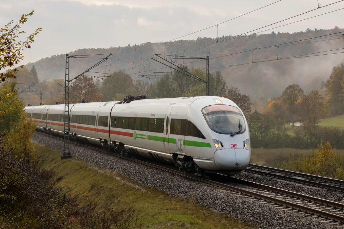 Blick auf Dem Bahnhof München-Hbf.Links ICE 3 Mit ICE 518 ...