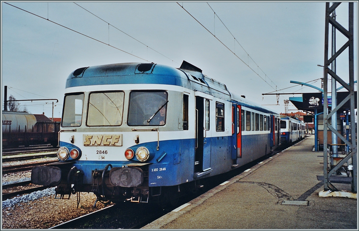 In Bourg-en-Bresse wartet der SNCF X ABD 2846 auf die Abfahrt (wahrscheinlich) in Richtung St ...
