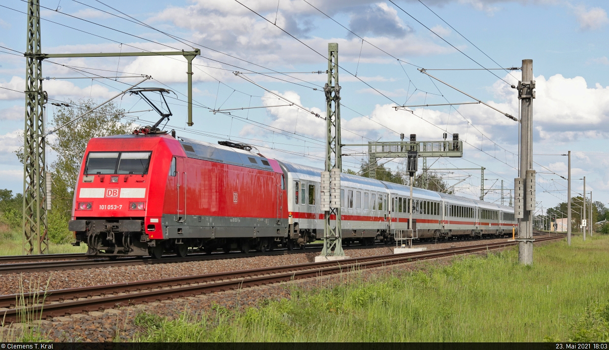 A pair of OBB locomotives approach Sanktt Jodok whilst working a ...
