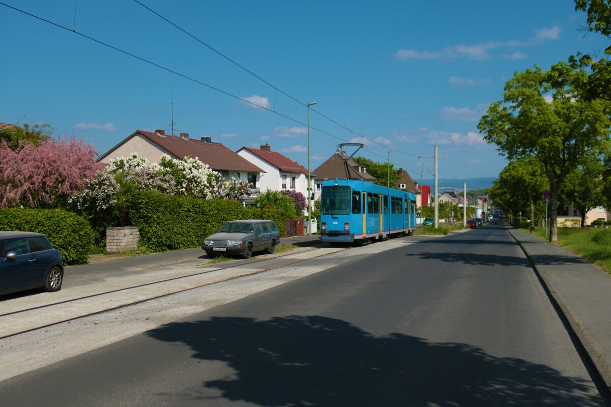 KVG Düwag N8C Wagen 420 am 14.05.22 auf der Linie 8 in Kassel - Bahnbilder.de