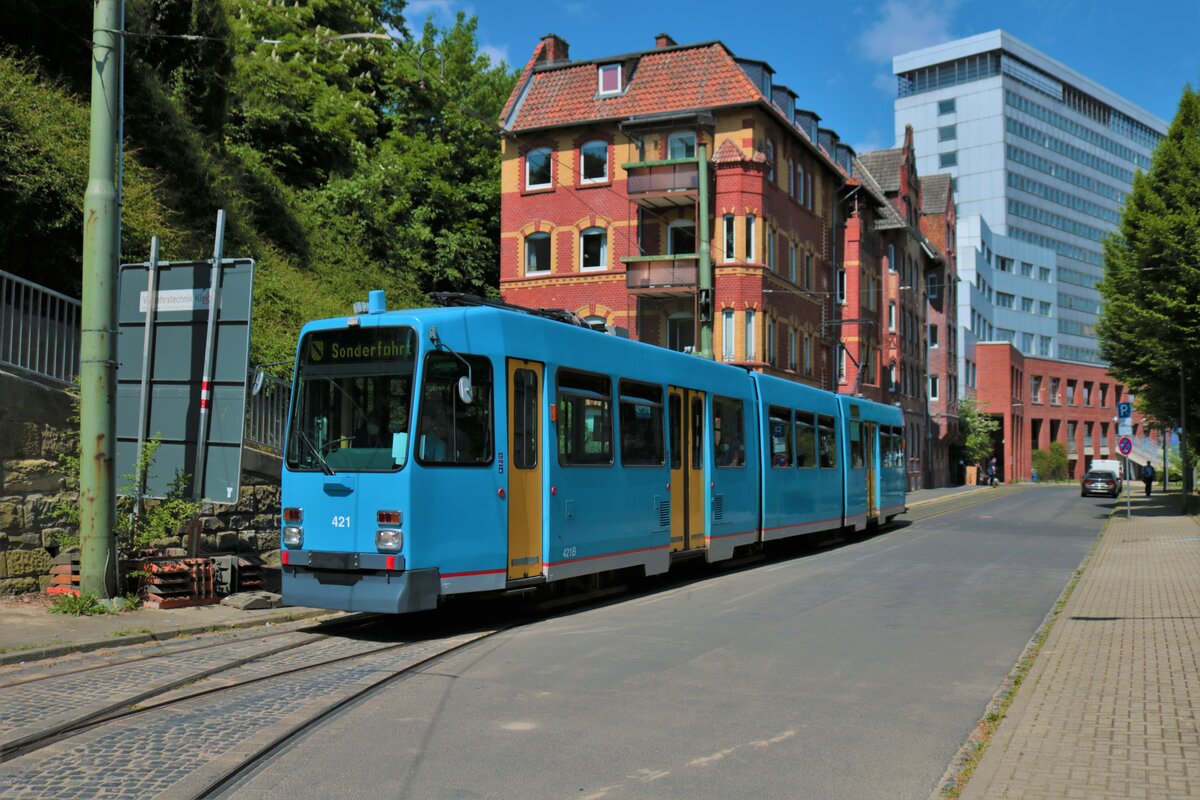KVG Düwag N8C Wagen 421 am 14.05.22 bei einer Sonderfahrt in Kassel - Bahnbilder.de