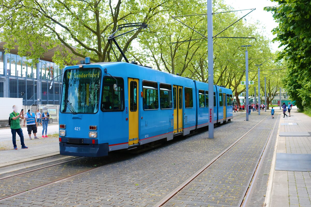 KVG Düwag N8C Wagen 421 am 14.05.22 bei einer Sonderfahrt in Kassel - Bahnbilder.de