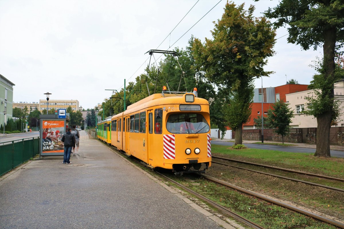 MPK Poznan Düwag GT6 Wagen 2617 Arbeitswagen (ex Frankfurt) schleppt am 19.07.18 in Posen (Polen ...