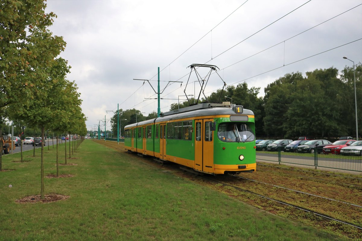 MPK Poznan Düwag GT8 Wagen 696 (ex Düsseldorf) am 19.07.18 in Posen (Polen) - Bahnbilder.de