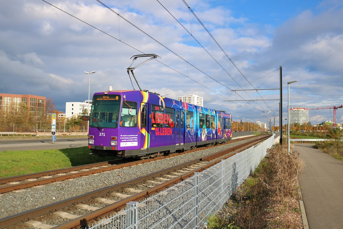 MVG Düwag M8C Wagen 271 am 09.11.19 in Mainz in der Nähe der Opel Arena (Fußballstadion ...