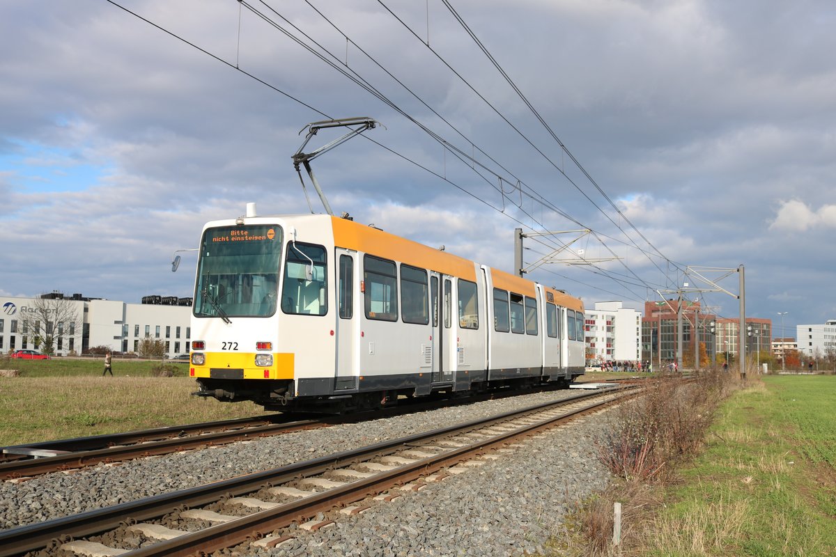 MVG Düwag M8C Wagen 272 am 09.11.19 in Mainz in der Nähe der Opel Arena (Fußballstadion ...