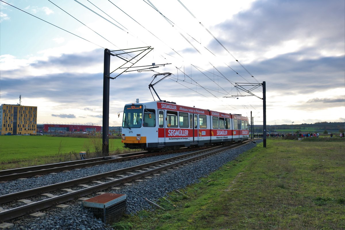MVG Düwag M8C Wagen 275 am 09.11.19 in Mainz in der Nähe der Opel Arena (Fußballstadion ...