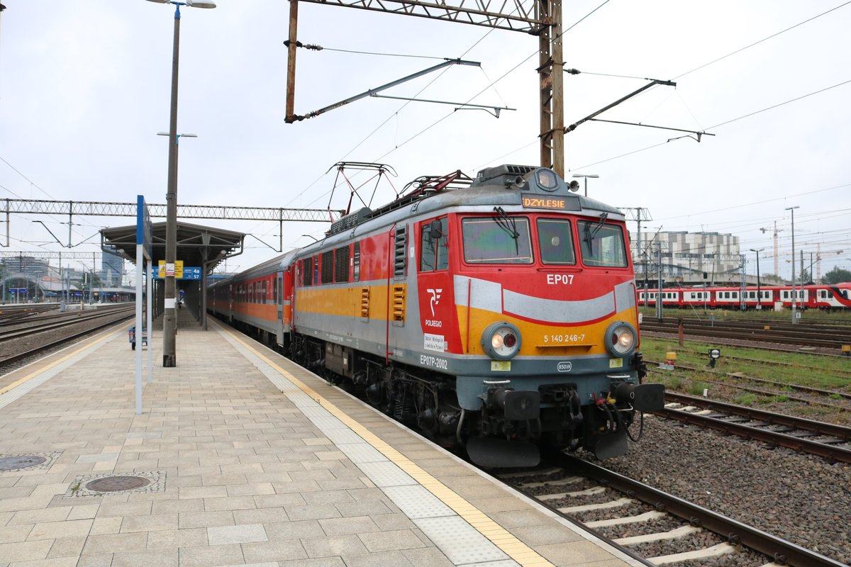 Polregio Altbaulok EP07 375 140 246-7 am 17.07.18 in Poznan Glownly (Polen) mit einen ...