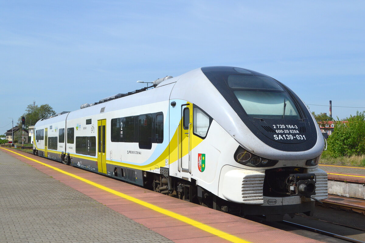 Polregio sp. z o.o. mit einem PESA Link "2 720 164-3 / 600-20 028A " SA ...