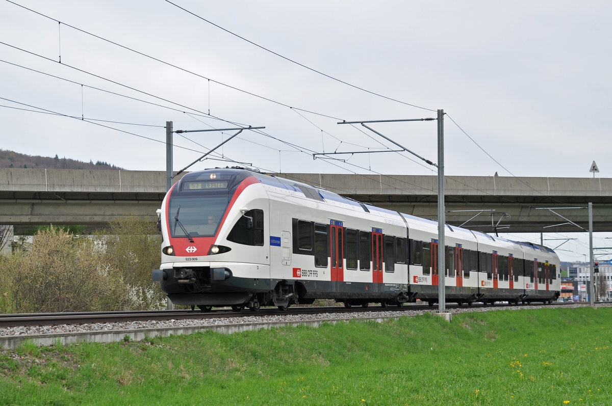 RABe 523 009, auf der S3, fährt Richtung Bahnhof Itingen - Bahnbilder.de