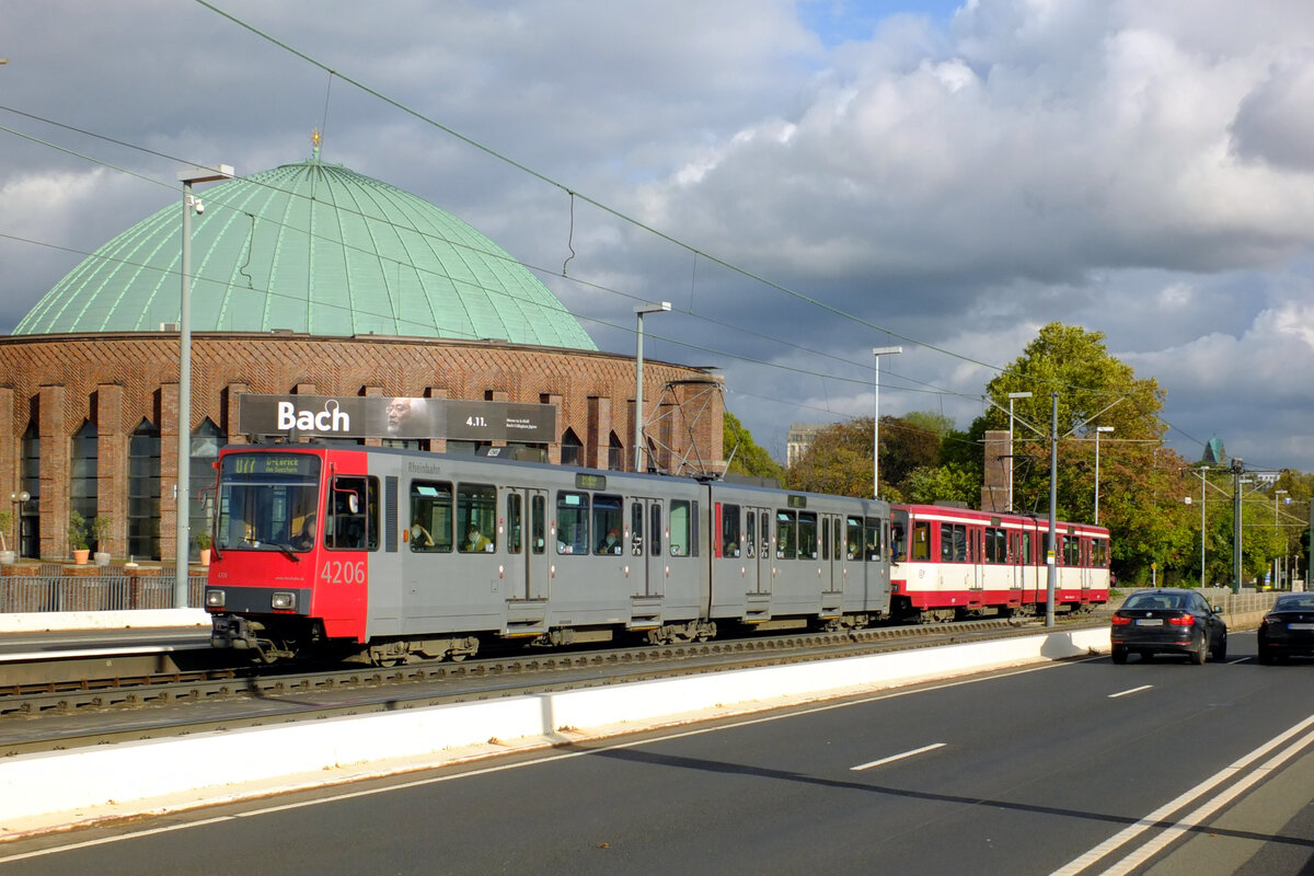 Rheinbahn Tw 4206 Düsseldorf, Oberkasseler Brücke Linie U77, D-Lörick Am Seestern 25.10.2022 ...