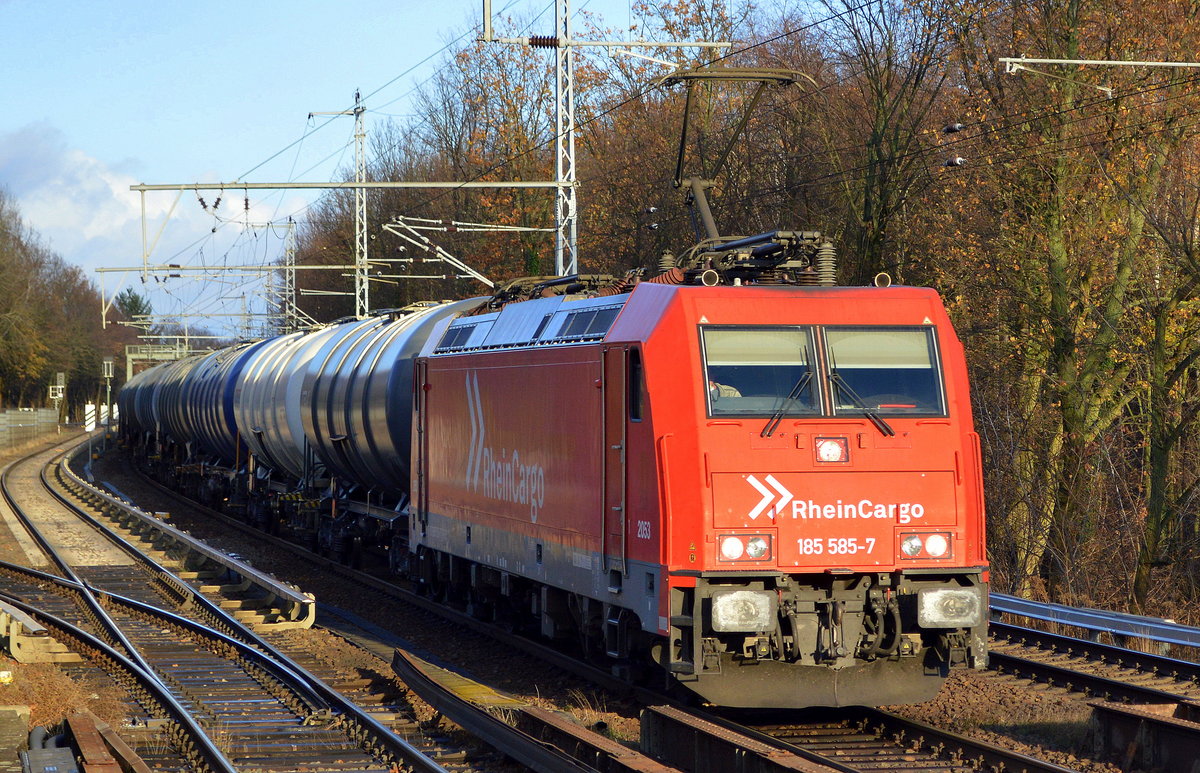 RheinCargo GmbH & Co. KG mit "185 585-7/2053" [NVR-Number: 91 80 6185 585-7 D-RHC] und ...